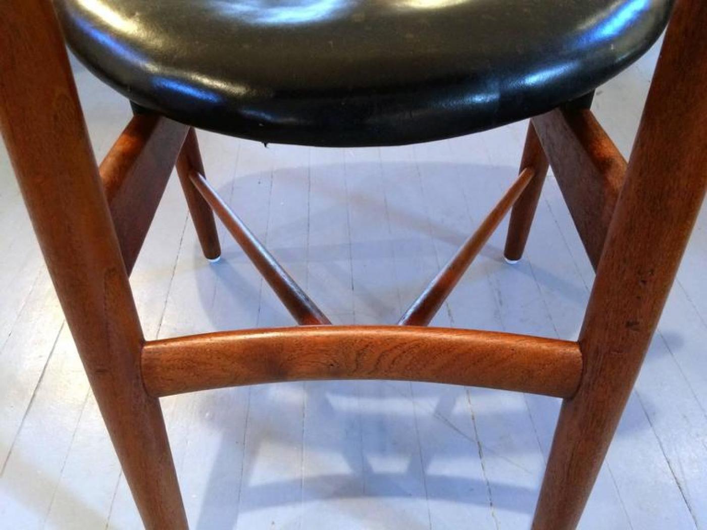 Niels Vodder - A Set of Four Early Teak and Chairs Finn Juhl made by ...