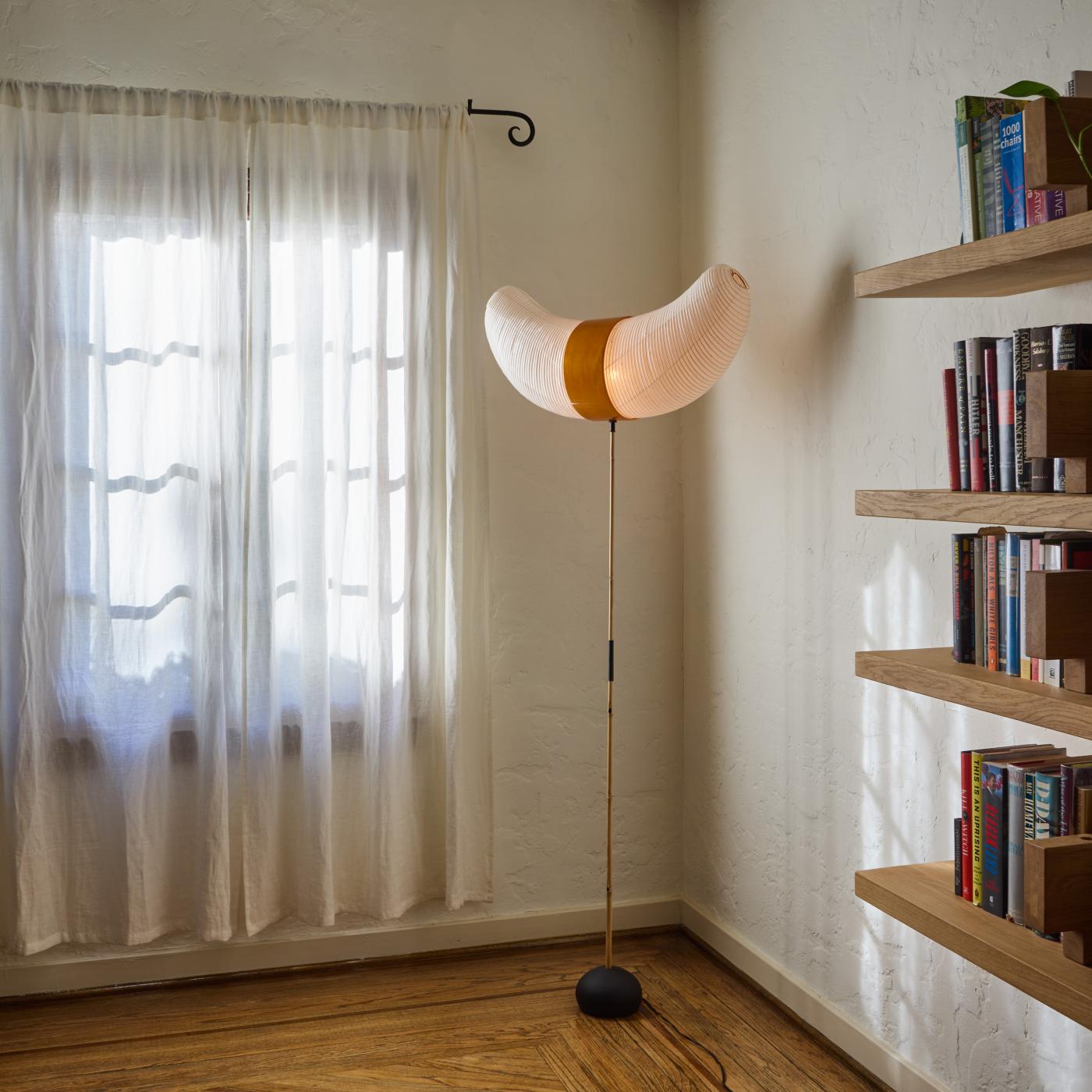 Noguchi Akari - Akari Model BB3/33S 'Horn' Floor Lamp by Isamu Noguchi