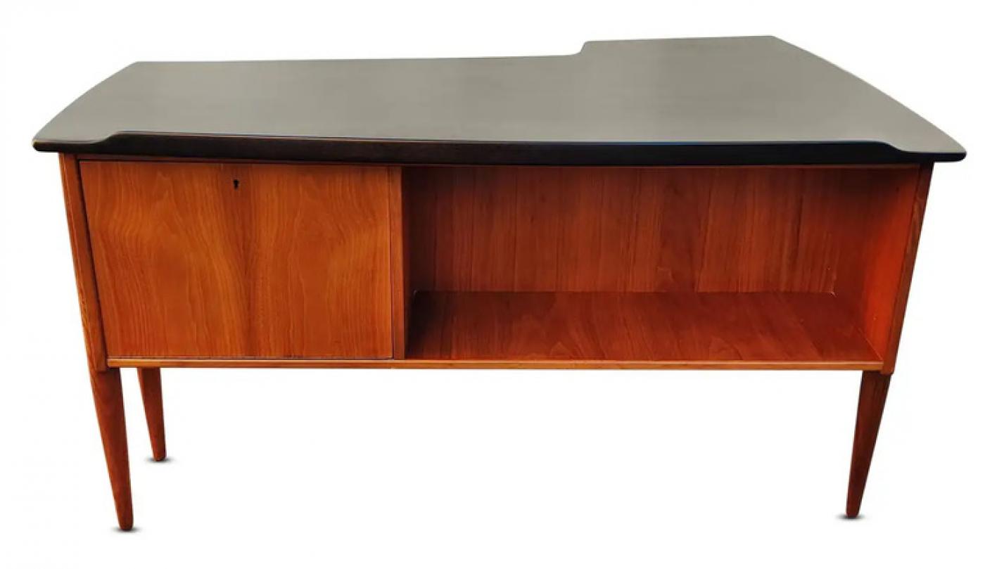 Peter Løvig Nielsen (Peter Lovig Nielsen) - Peter Lovig Nielsen Desk ...