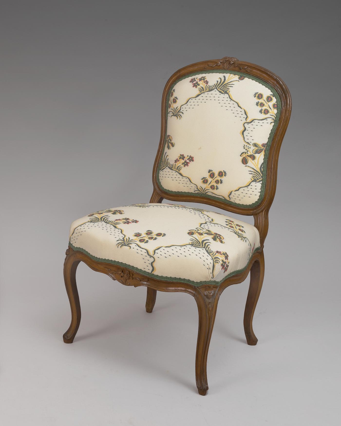 Pierre Leduc - A Pair of Louis XV Beech Wood Chaises Stamped Leduc