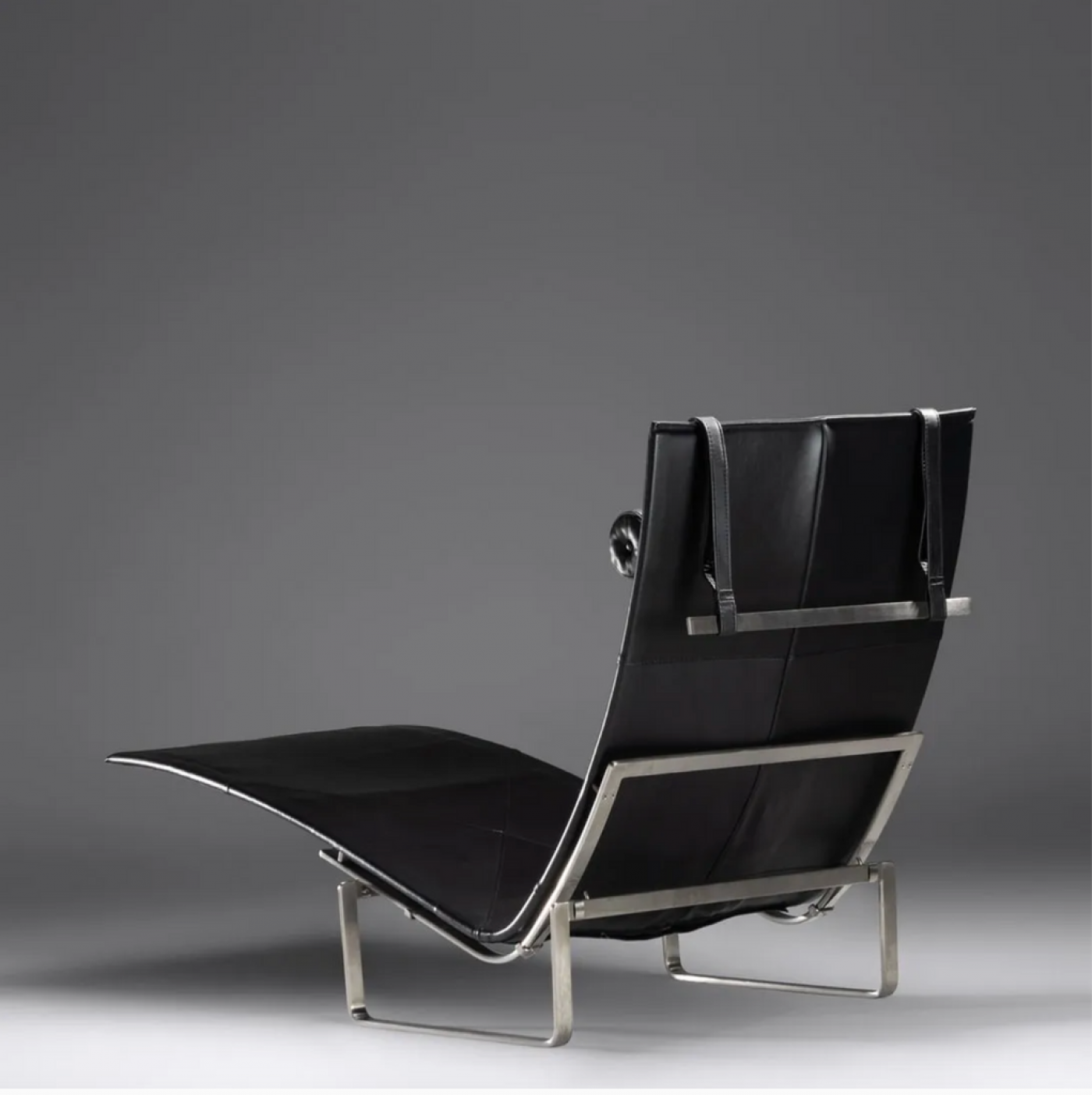 Poul Kjærholm (Kjaerholm) - Poul Kjaerholm Chaises Lounge Model PK24 ...
