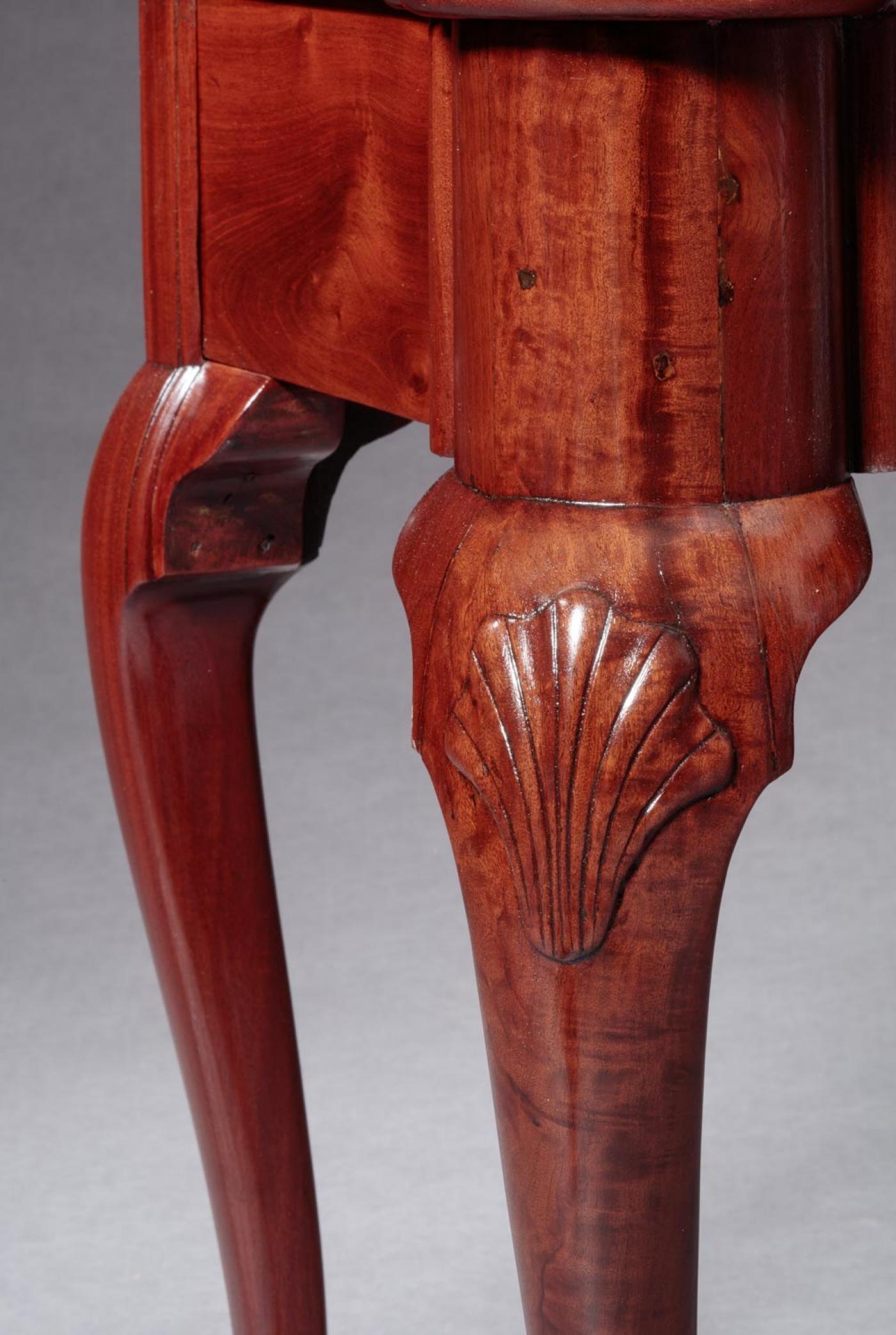 QUEEN ANNE CARD TABLE WITH SHELL CARVED KNEES