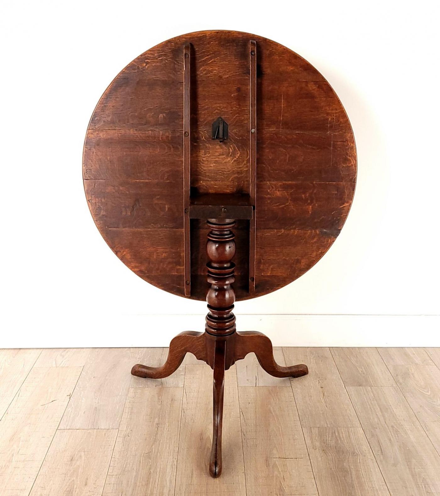 Round Regency Period Mahogany Tea Table, England circa 1810