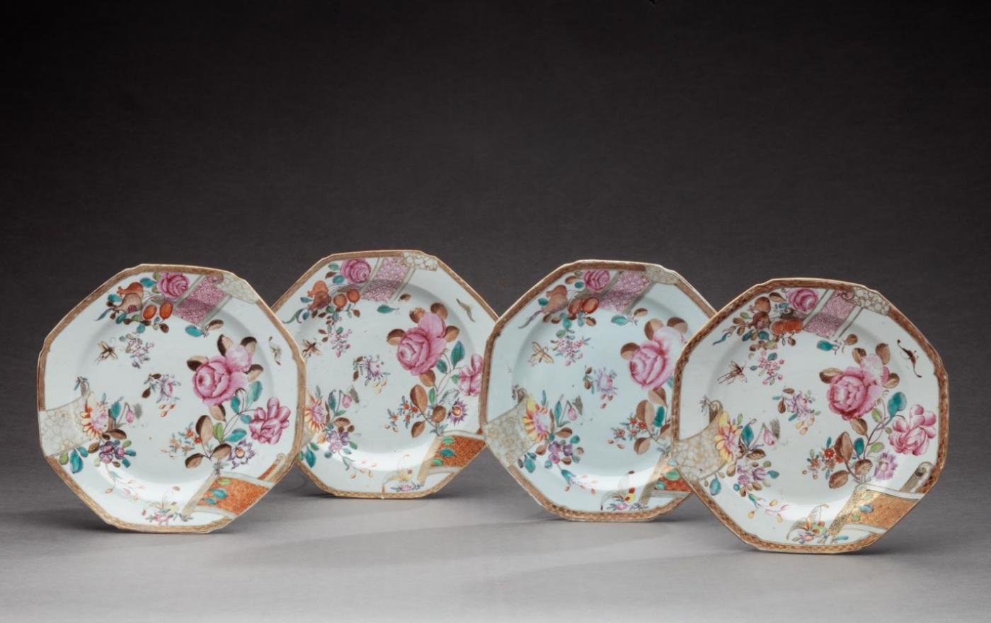 SET OF FOUR CHINESE EXPORT PORCELAIN OCTAGONAL PLATES