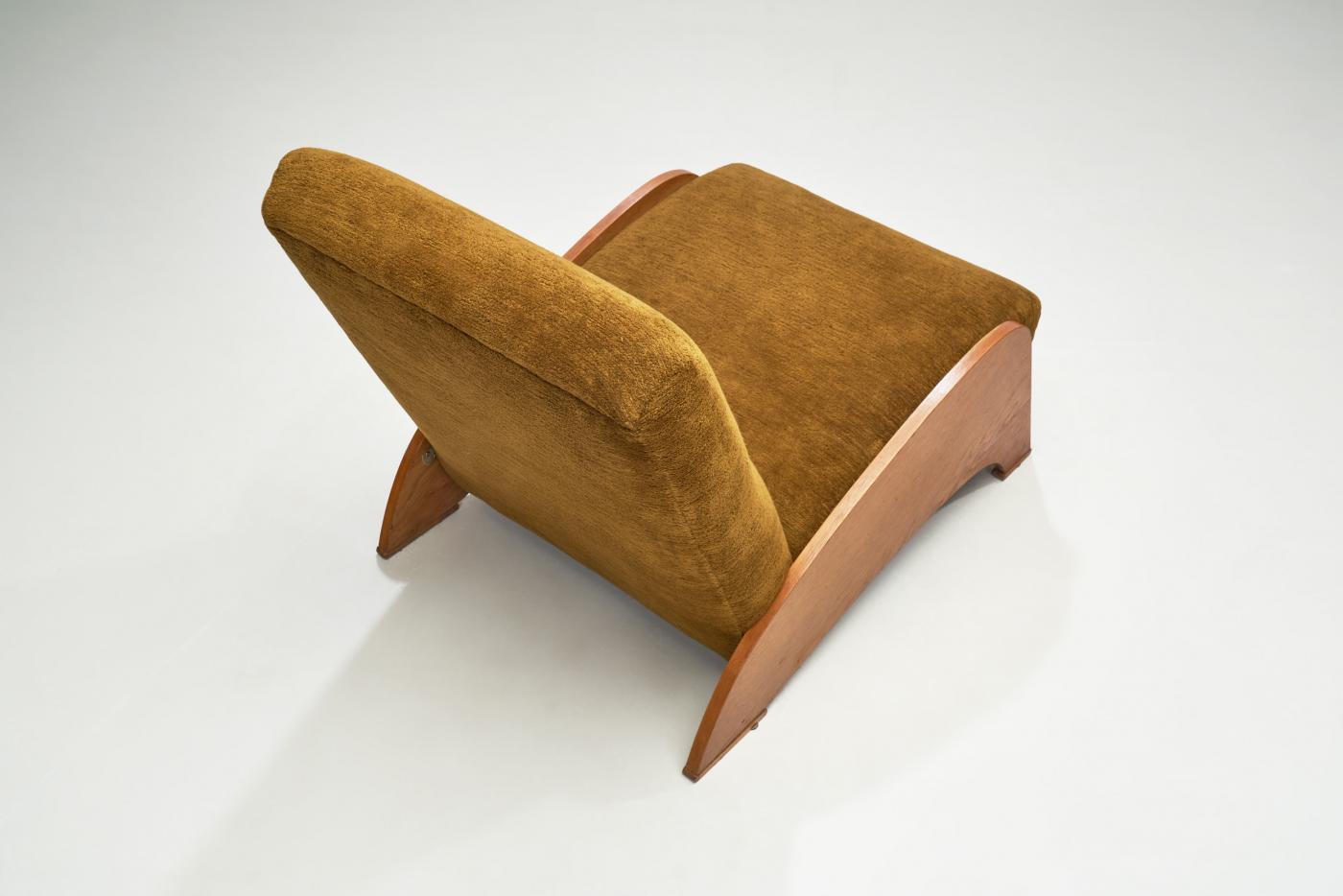 Sculptural European Modern Oak Lounge Chair, Europe 1960s