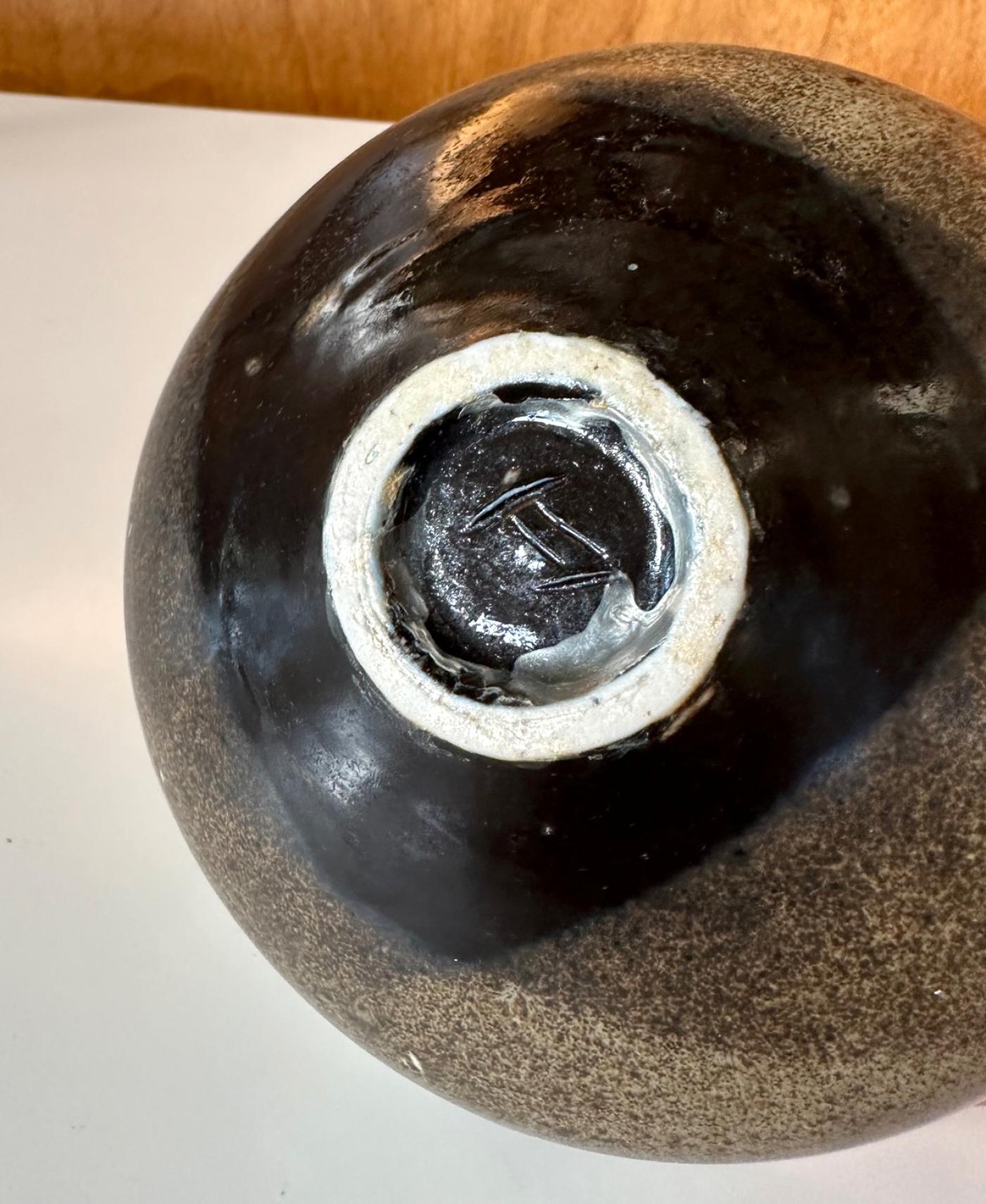 Toshiko Takaezu - Ceramic Closed Form Sculpture by Toshiko Takaezu