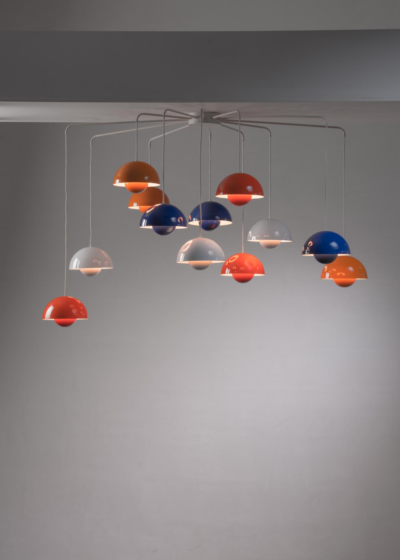 Verner Panton - Verner Panton chandelier with 12 flowerpot lamps
