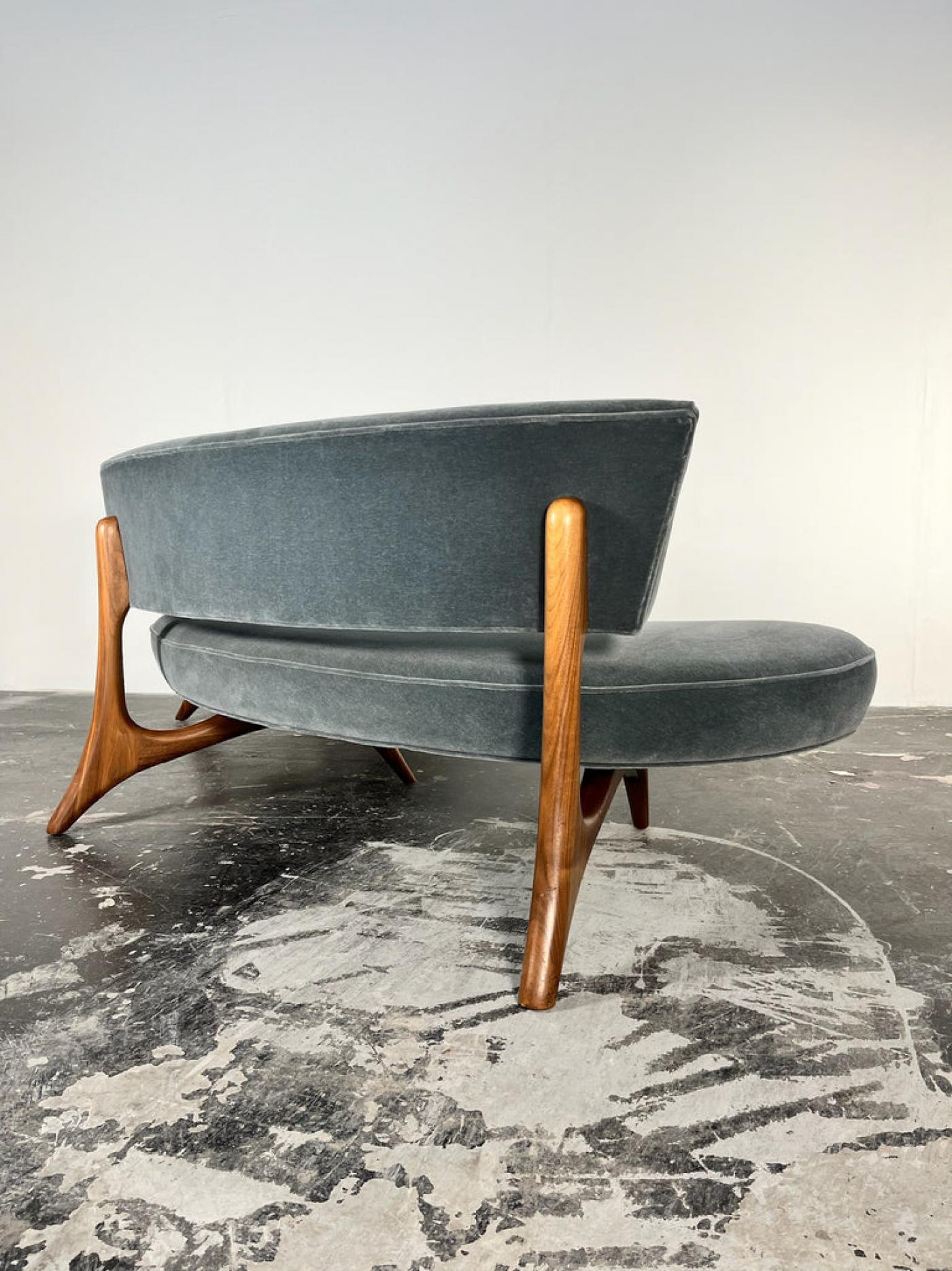 Vladimir Kagan - Floating Seat and Back Sofa in Mohair by Vladimir Kagan