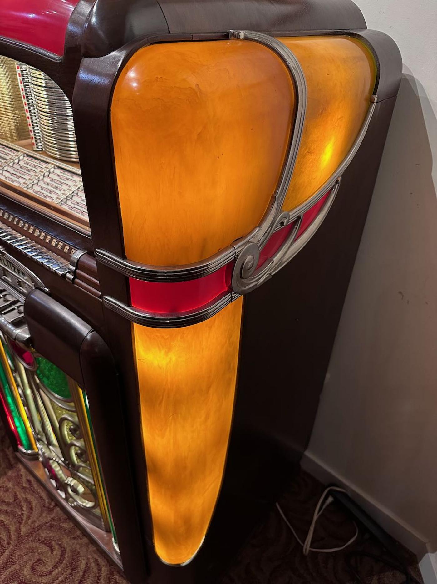 Wurlitzer - Wurlitzer Juke Box Model 700 Original and Restored Art Deco ...